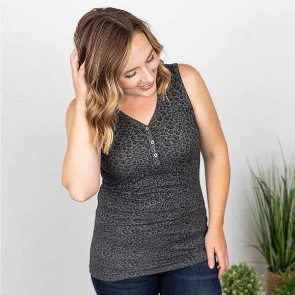 Michelle Mae | Tops | Nwt Michelle Mae Leopard Print Henley Ribbed Tank Top In Charcoal Xs ...